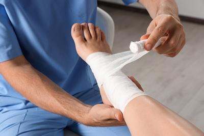When to See a Specialist for Foot Wound Care