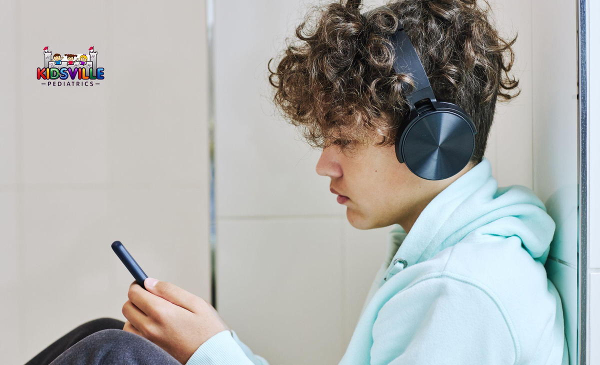 Social Media’s Impact on Teen Mental Health: What Parents Should Know